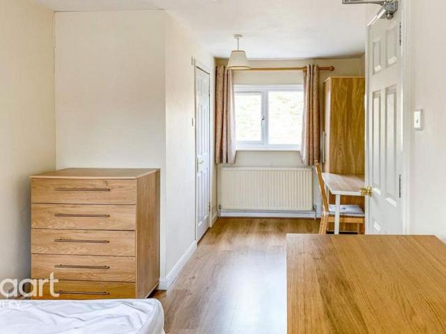 1 bedroom semi detached house to rent