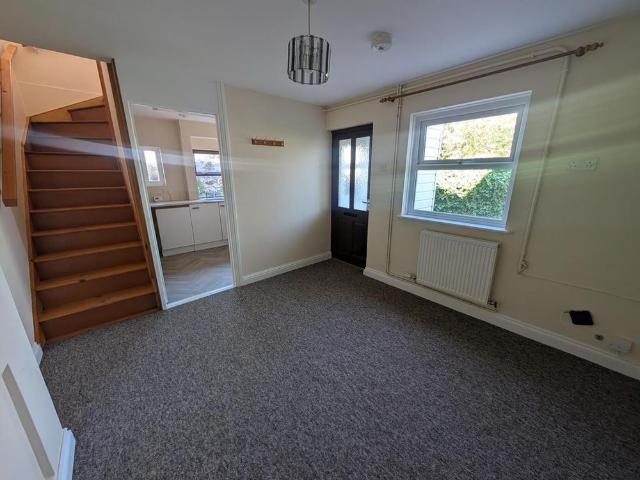 1 bedroom semi detached house to rent