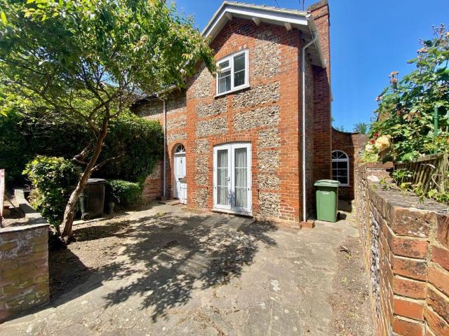 1 bedroom semi detached house to rent