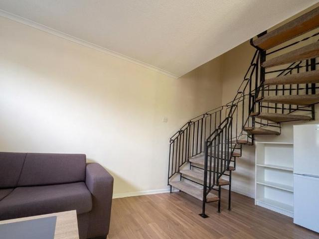 1 bedroom semi detached house to rent