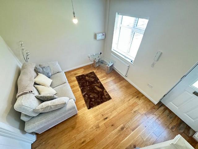 1 bedroom semi detached house to rent