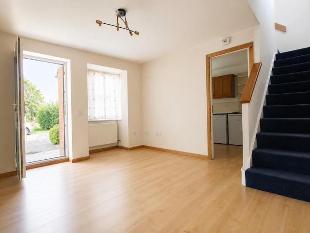 1 bedroom semi detached house to rent