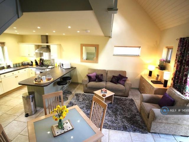 1 bedroom semi detached house to rent