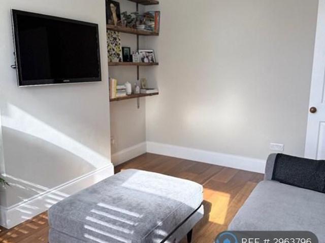 1 bedroom semi detached house to rent