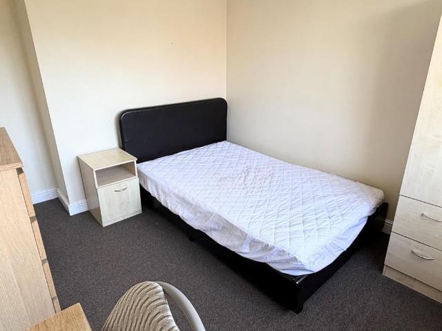 1 bedroom semi detached house to rent