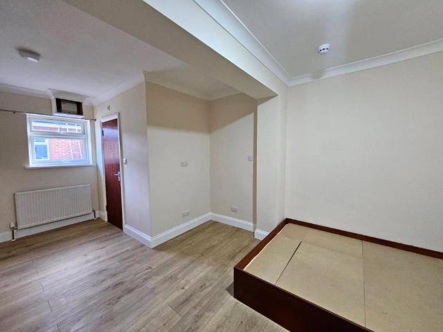 1 bedroom semi detached house to rent