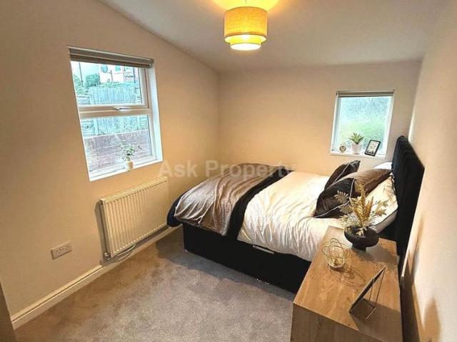 1 bedroom semi detached house to rent