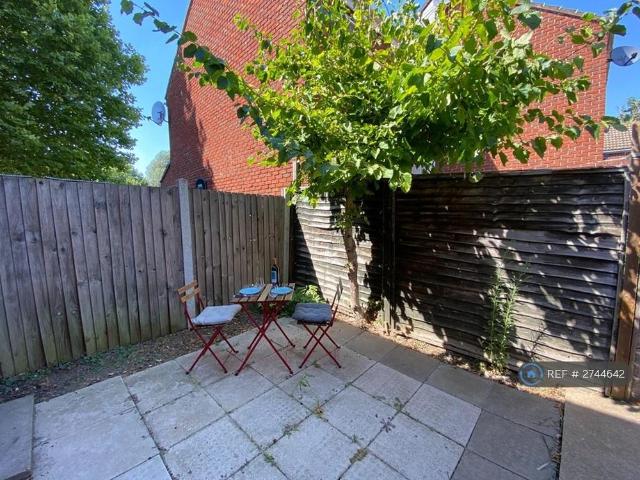 1 bedroom semi detached house to rent