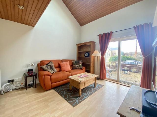 1 bedroom semi detached house to rent