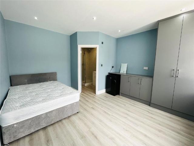 1 bedroom semi detached house to rent