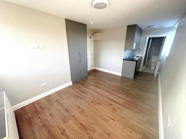 1 bedroom semi detached house to rent