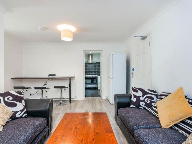 1 bedroom semi detached house to rent
