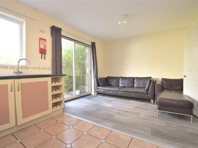 1 bedroom semi detached house to rent
