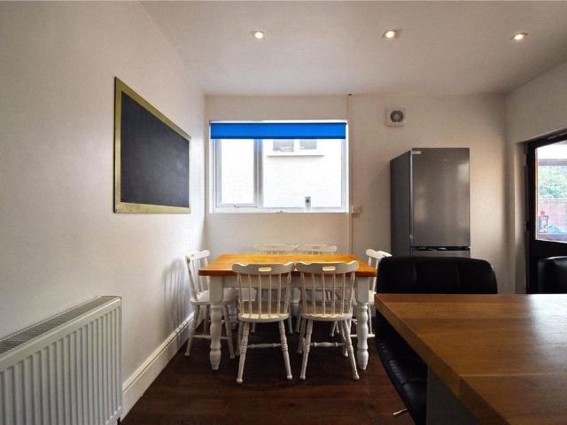 1 bedroom semi detached house to rent