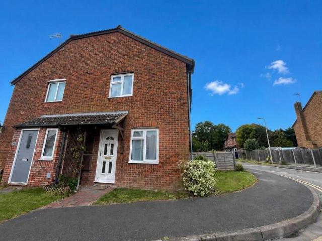 1 bedroom semi detached house to rent
