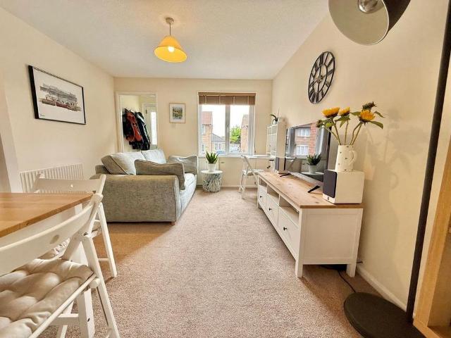1 bedroom semi detached house to rent