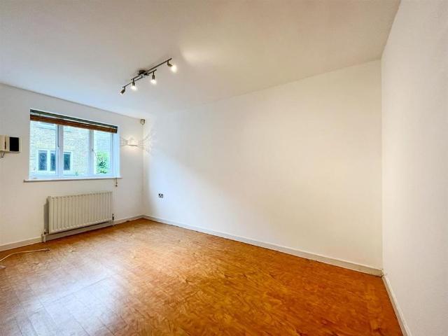 1 bedroom semi detached house to rent