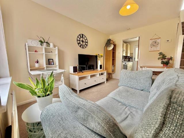 1 bedroom semi detached house to rent