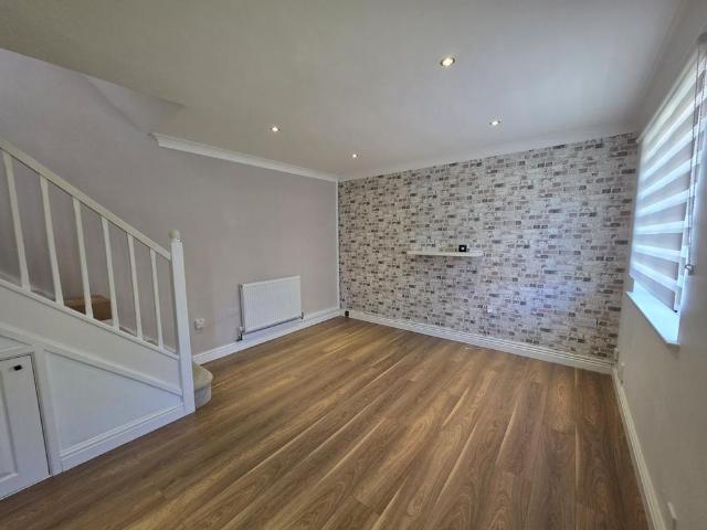 1 bedroom semi detached house to rent