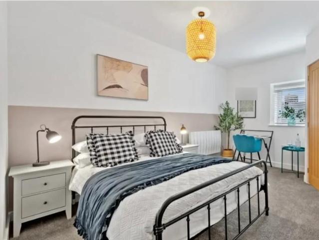 1 bedroom semi detached house to rent