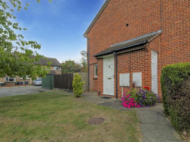 1 bedroom semi detached house to rent