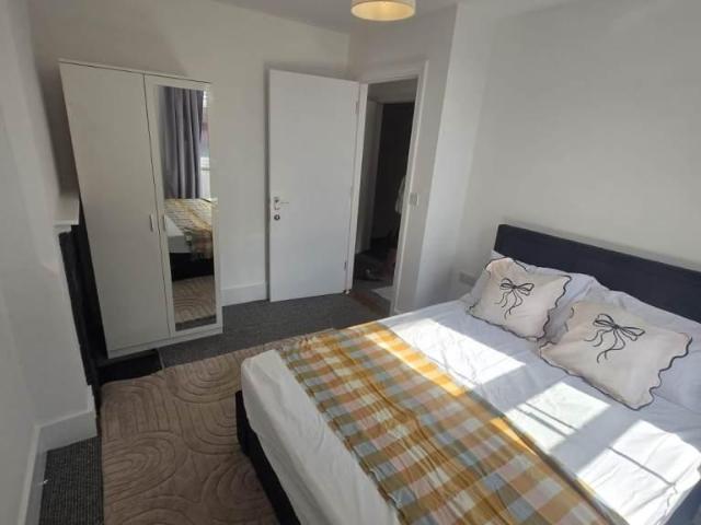 1 bedroom semi detached house to rent