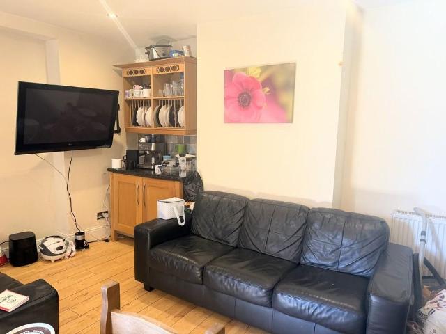 1 bedroom semi detached house to rent