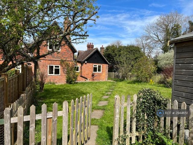 1 bedroom semi detached house to rent
