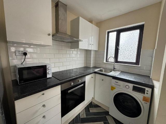 1 bedroom semi detached house to rent