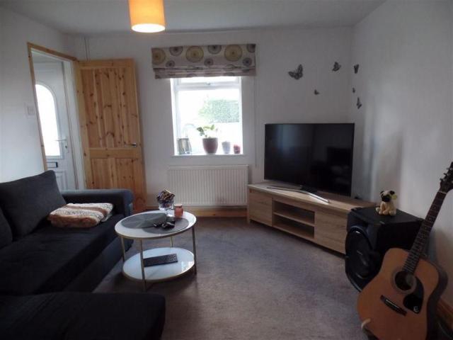 1 bedroom semi detached house to rent