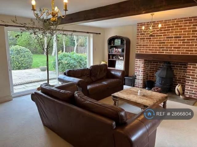 1 bedroom semi detached house to rent