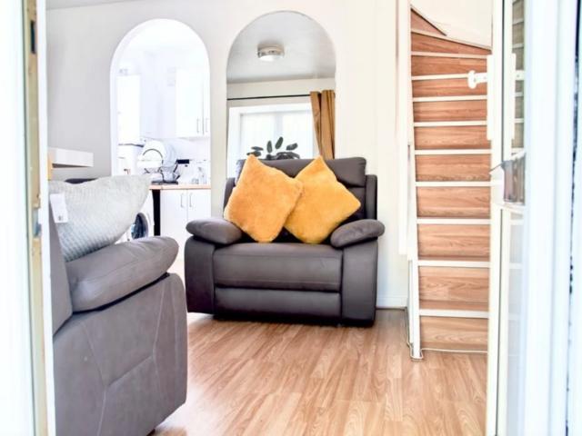 1 bedroom semi detached house to rent