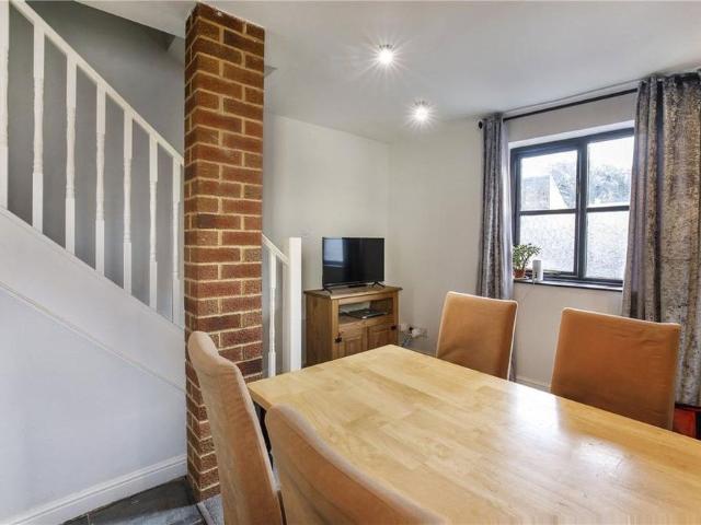 1 bedroom semi detached house to rent