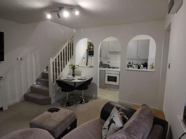 1 bedroom semi detached house to rent