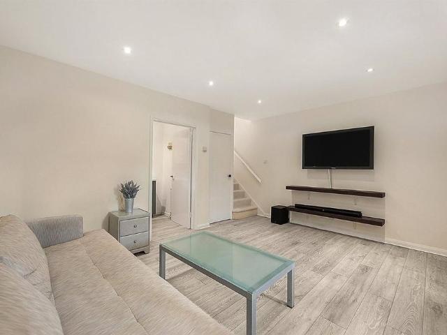 1 bedroom semi detached house to rent