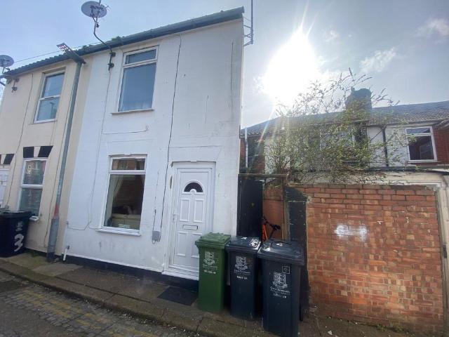 1 bedroom semi detached house to rent