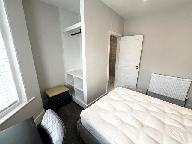 1 bedroom semi detached house to rent