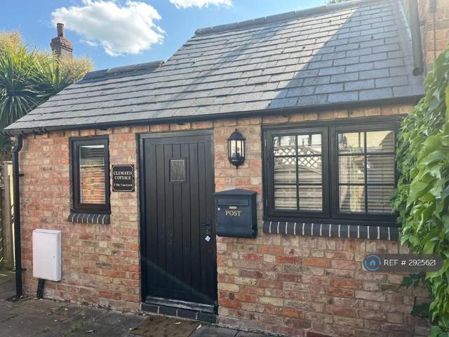 1 bedroom semi detached house to rent