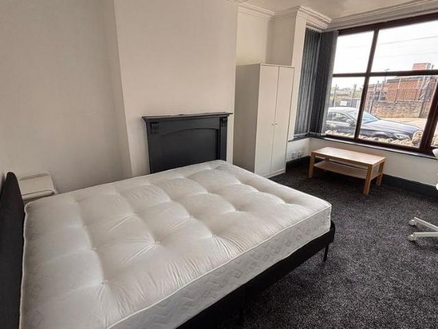 1 bedroom semi detached house to rent