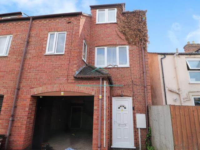 1 bedroom semi detached house to rent