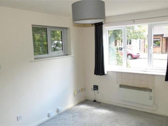 1 bedroom semi detached house to rent