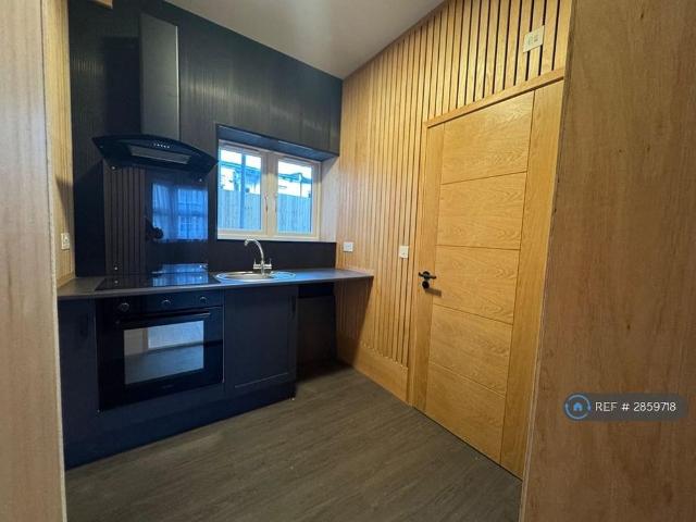 1 bedroom semi detached house to rent