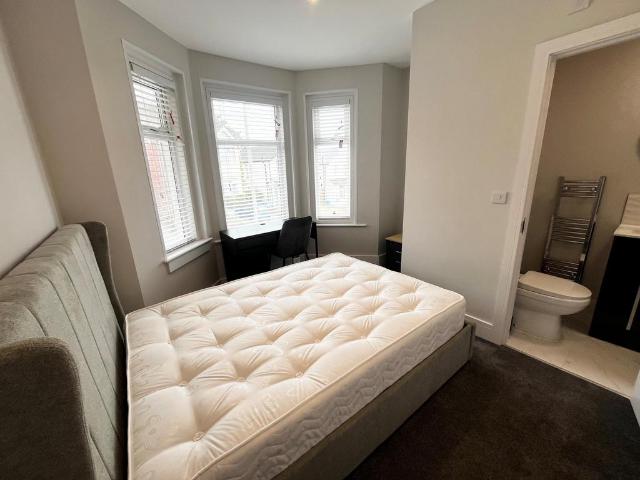 1 bedroom semi detached house to rent