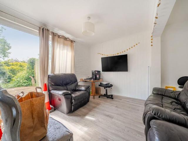 1 bedroom semi detached house to rent