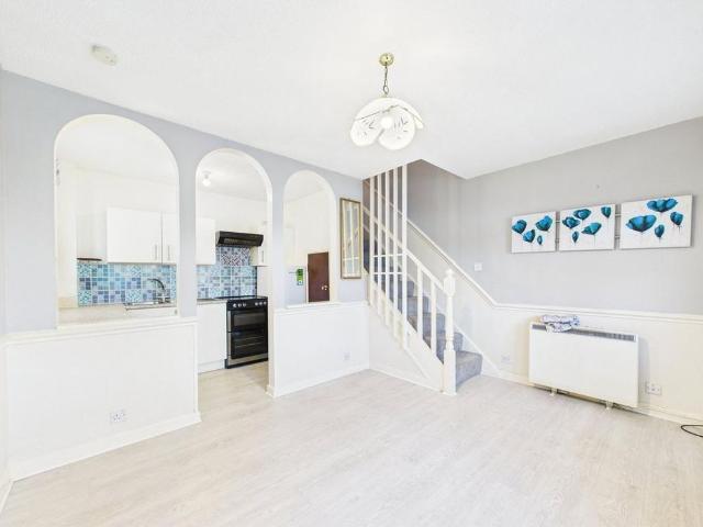 1 bedroom semi detached house to rent