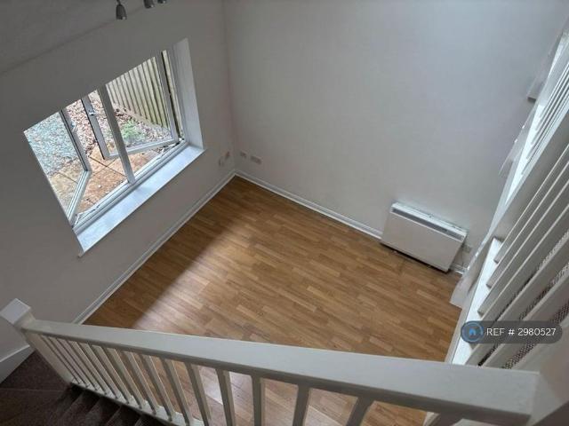 1 bedroom semi detached house to rent