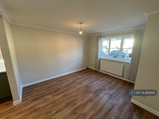 1 bedroom semi detached house to rent