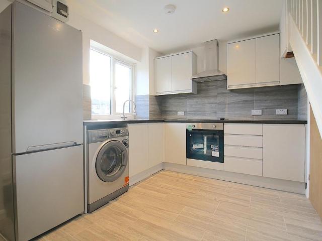 1 bedroom semi detached house to rent