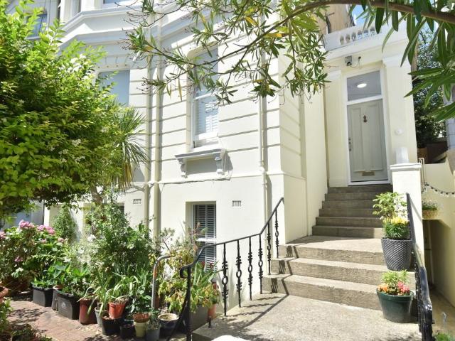 1 bedroom semi detached house to rent