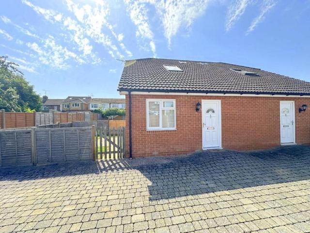 1 bedroom semi detached house to rent